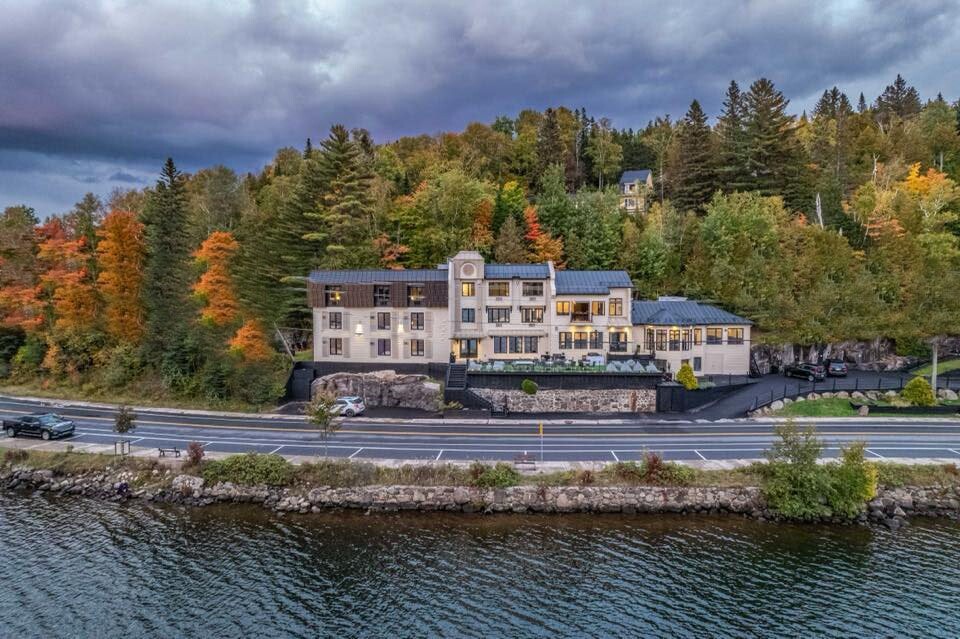 AUBERGE-DU-LAC | RÉSIDENCE LUXUEUSE à Sainte-Agathe-des-Monts ...